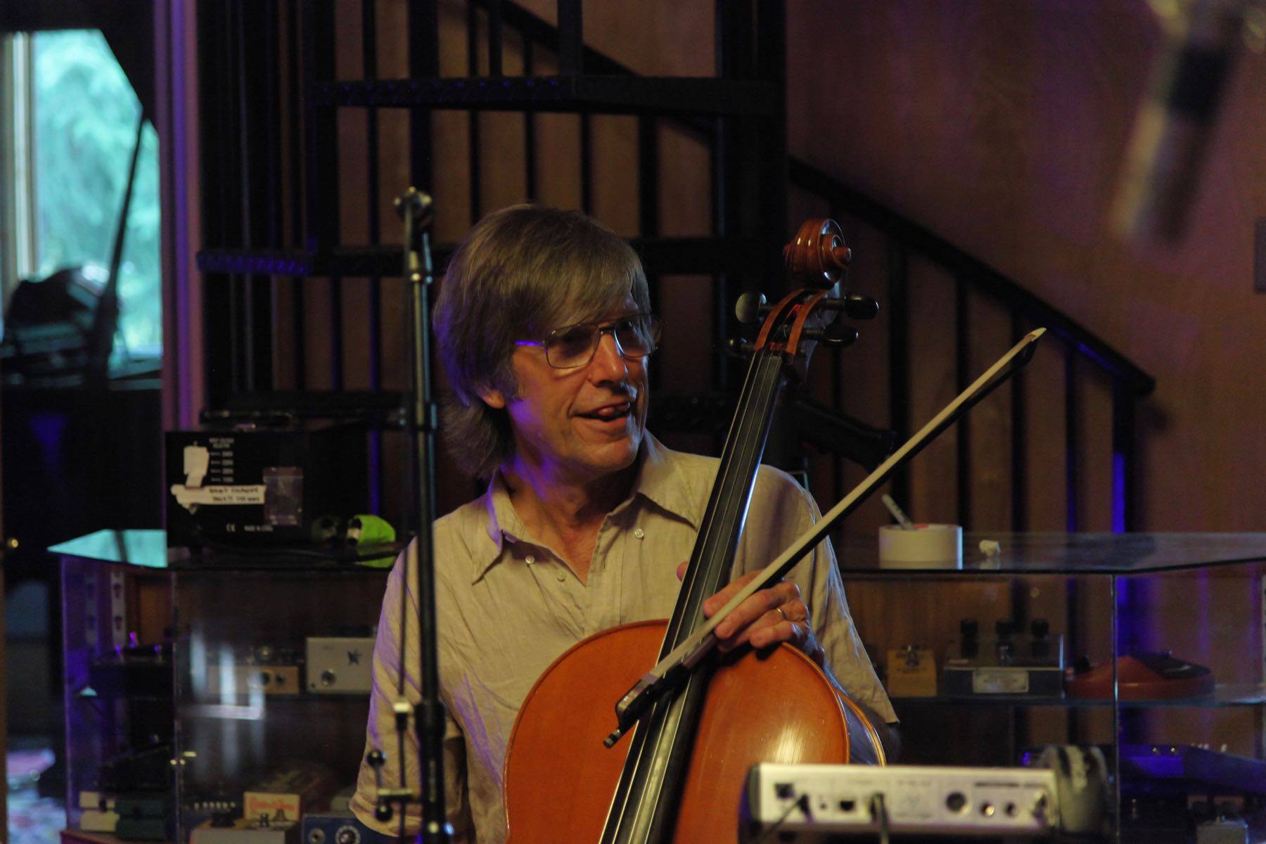 Performance Pictures – Robbie Link